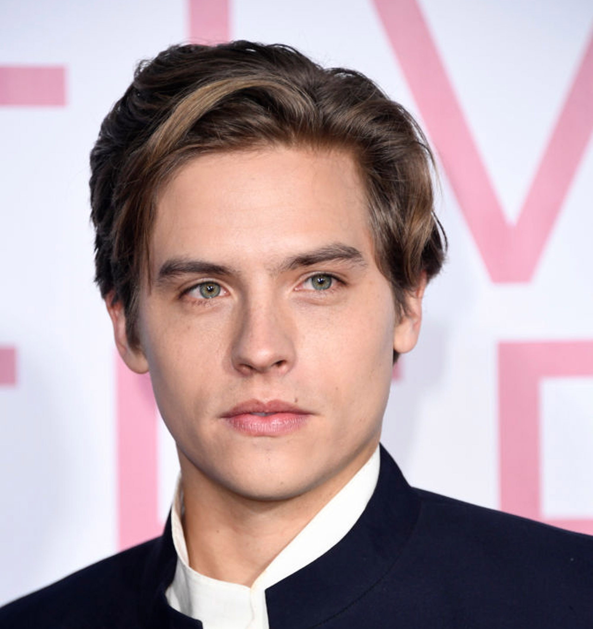 Dylan Sprouse utforsker The Sex Lives of College Girls - HBO Max i Norge