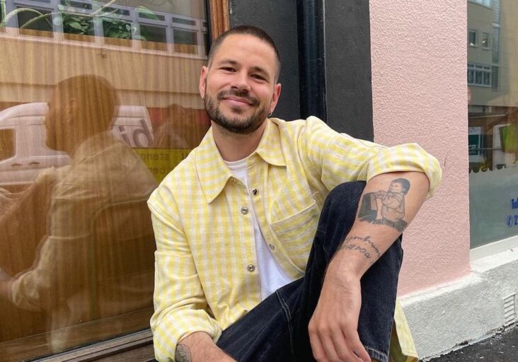 Chris Holsten er med i denne ukens SOMMERFJAS