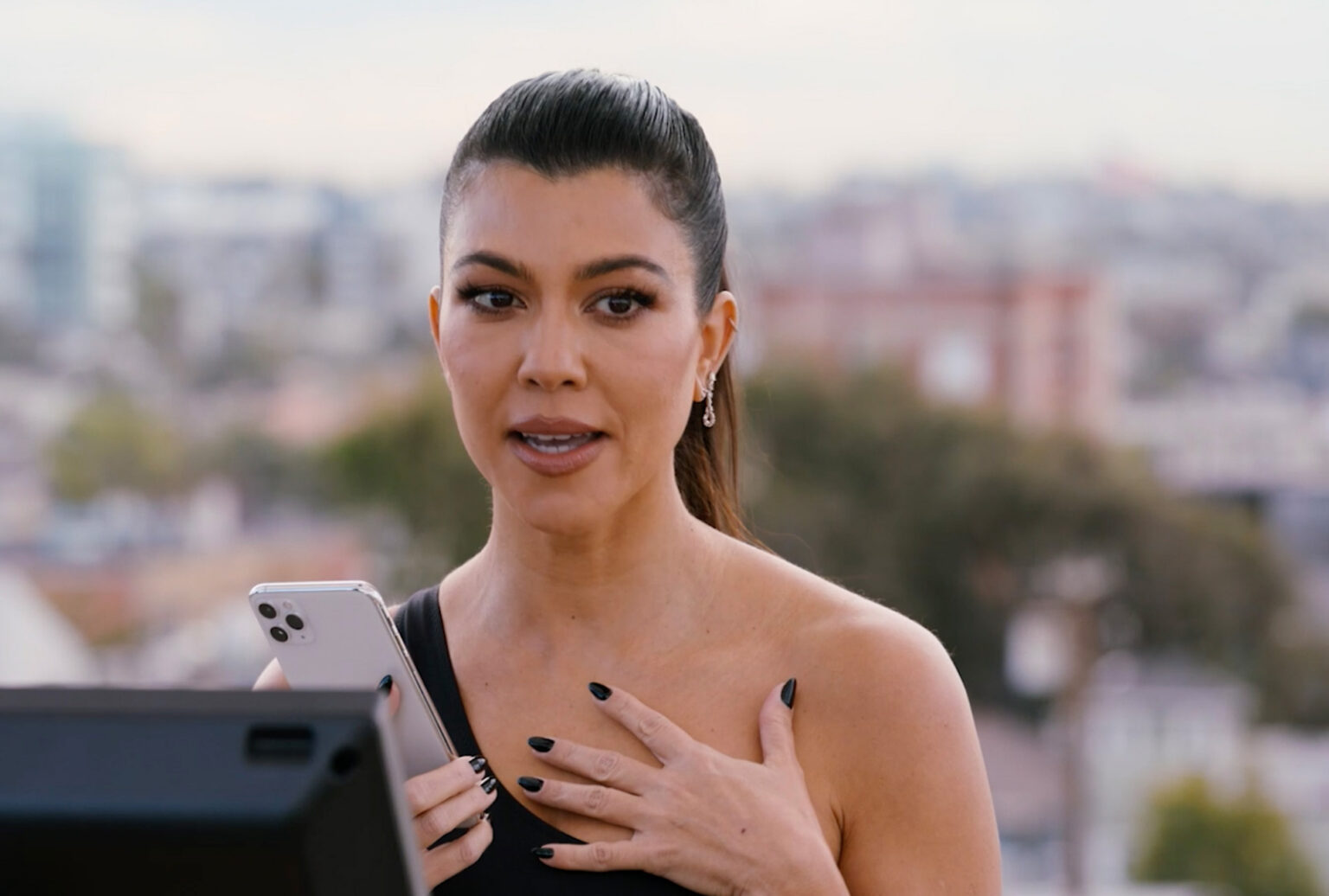 Kourtney Kardashian Addison Rae slaktes for Netflix' He's All That