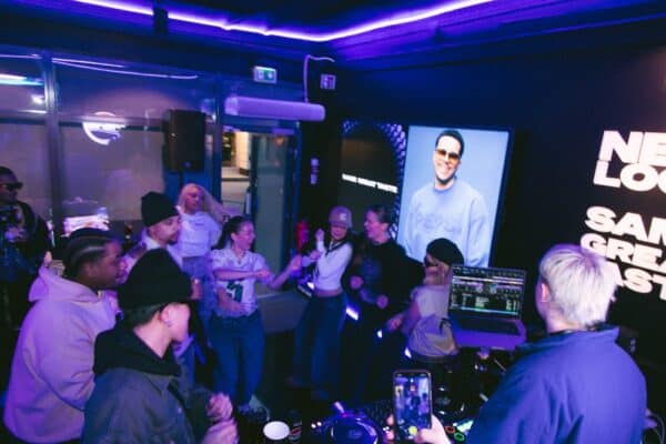 Pepsi feiret relansering av logo med pop-up i Oslo - se bilder - 730.no