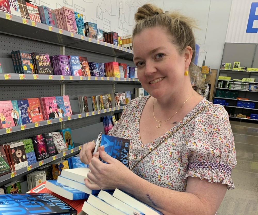 Reminders of Him alias Minner om ham av Colleen Hoover blir film - 730.no