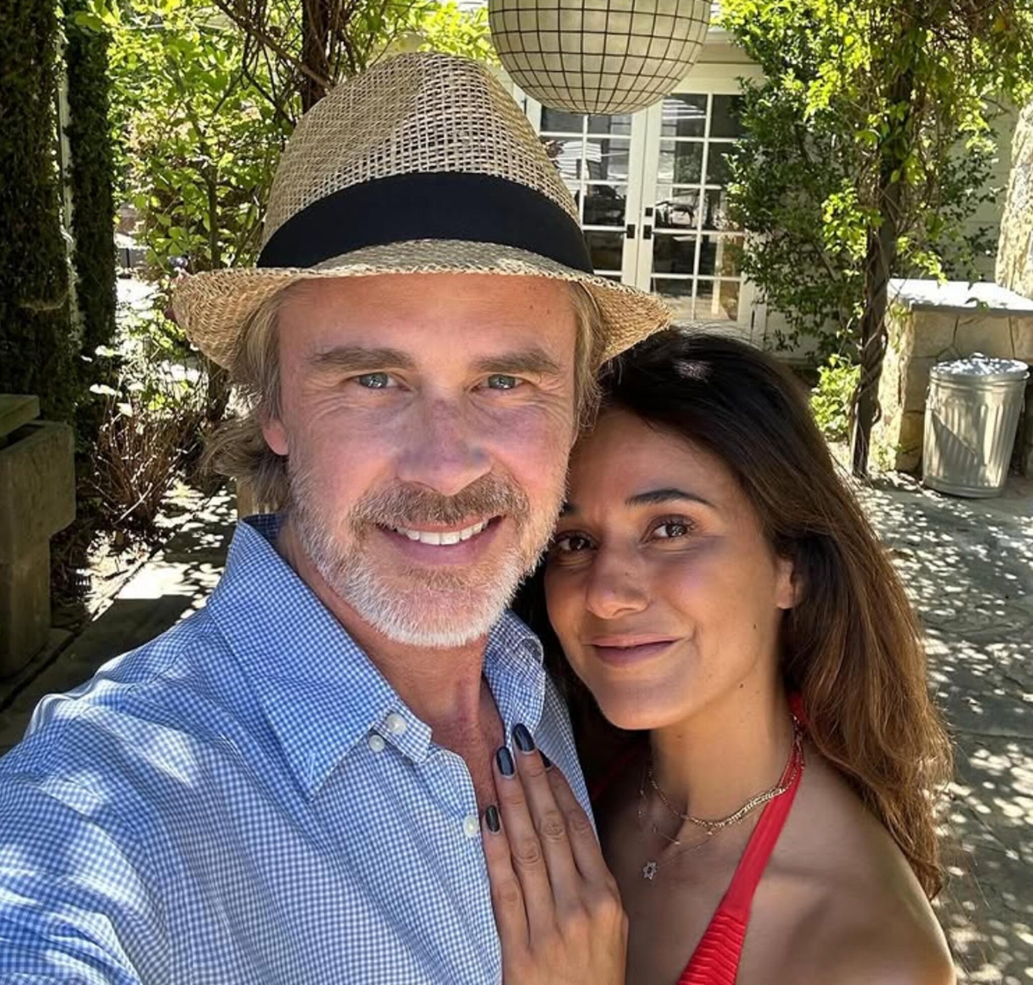 Annonserer premieredatoen - og viser første bilde 💜